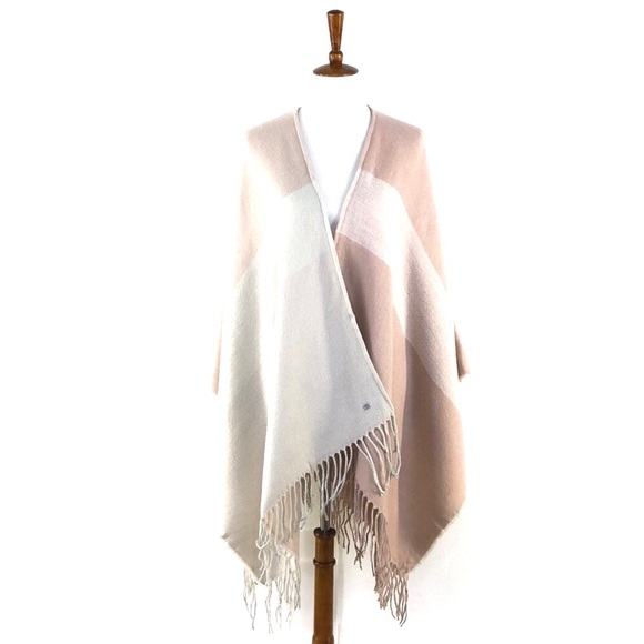 Soia & Kyo | Accessories | Soia Kyo Blush Cream Fringe Sweater | Poshmark
